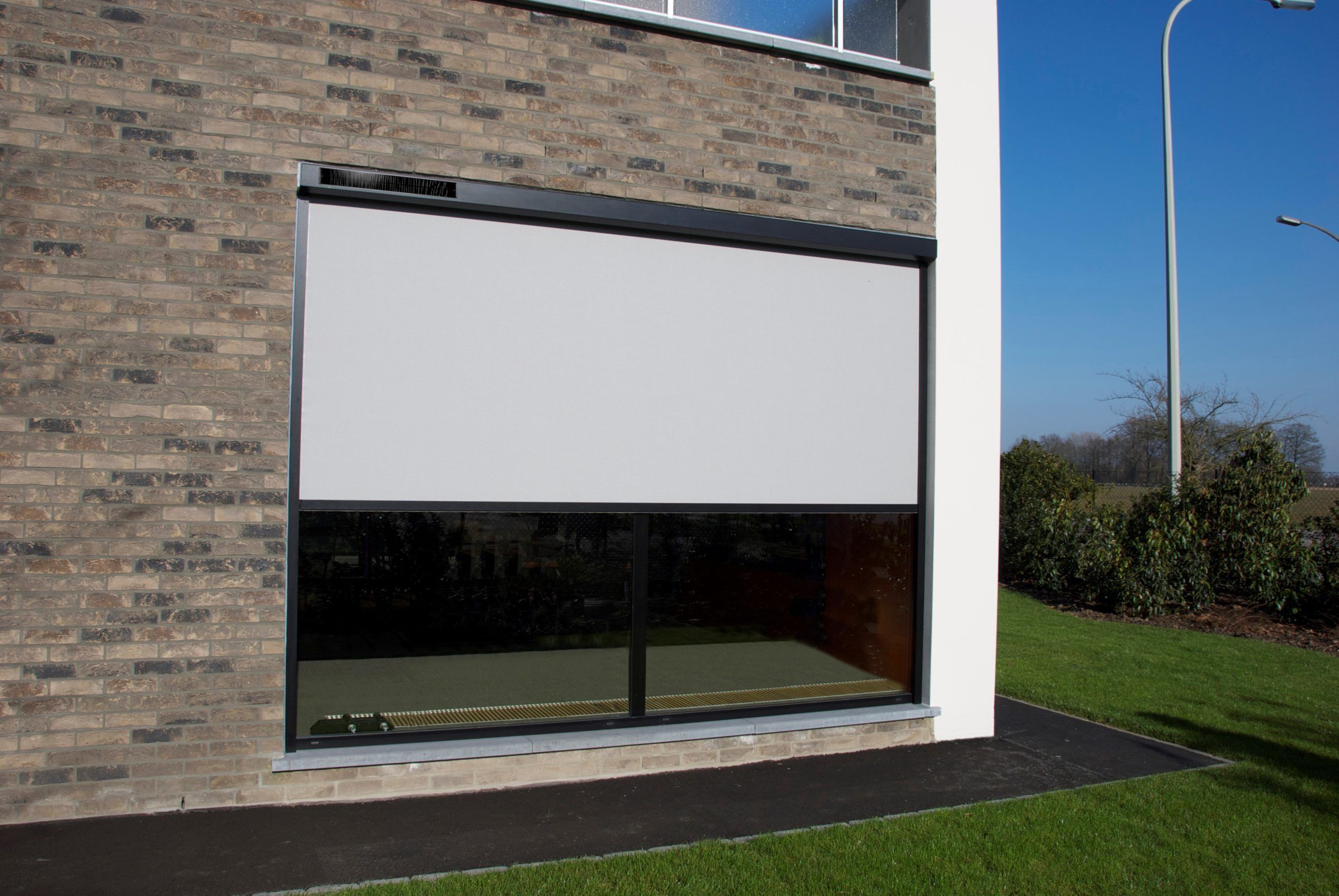 store extérieur enroulable solaire - Résobaies